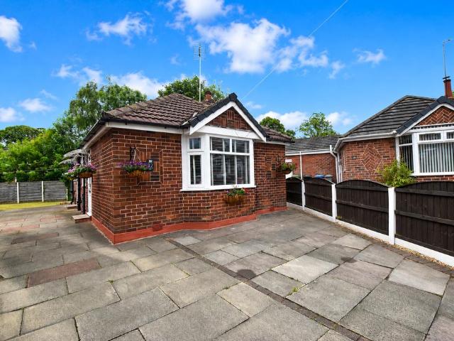 2 bedroom detached bungalow for sale