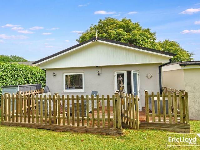 2 bedroom detached bungalow for sale