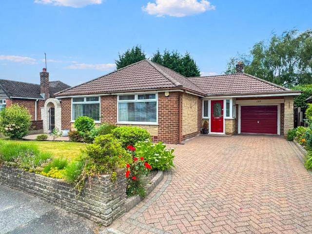 2 bedroom detached bungalow for sale