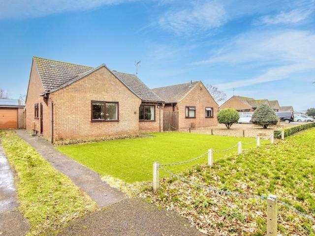2 bedroom detached bungalow for sale