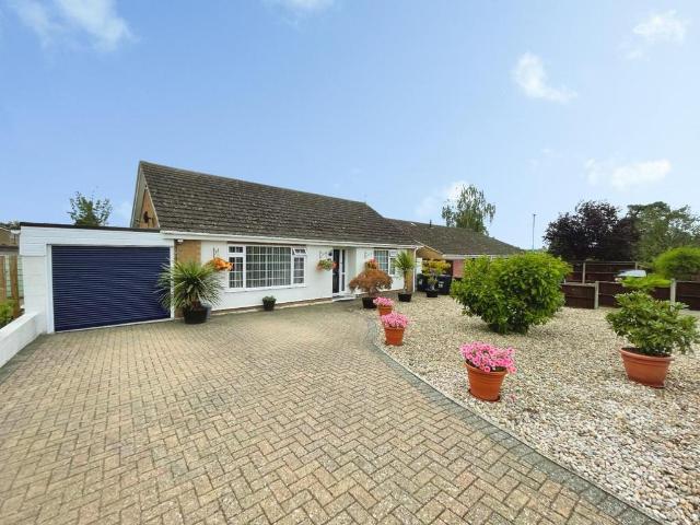 2 bedroom detached bungalow for sale