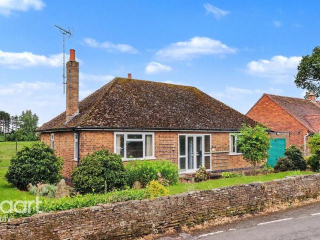 2 bedroom detached bungalow for sale