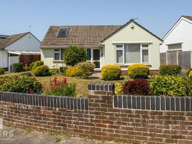 2 bedroom detached bungalow for sale