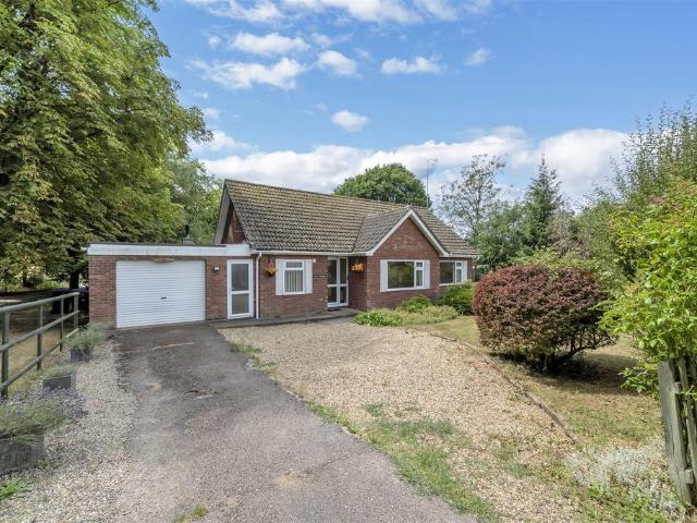 2 bedroom detached bungalow for sale