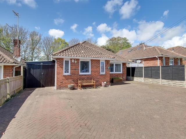 2 bedroom detached bungalow for sale