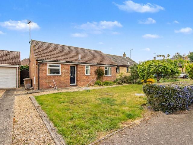 2 bedroom detached bungalow for sale