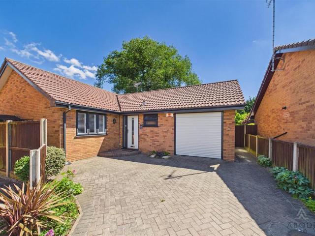 2 bedroom detached bungalow for sale
