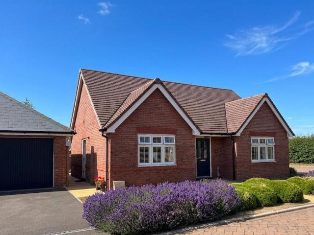 2 bedroom detached bungalow for sale