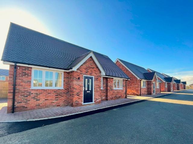 2 bedroom detached bungalow for sale