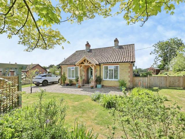 2 bedroom detached bungalow for sale