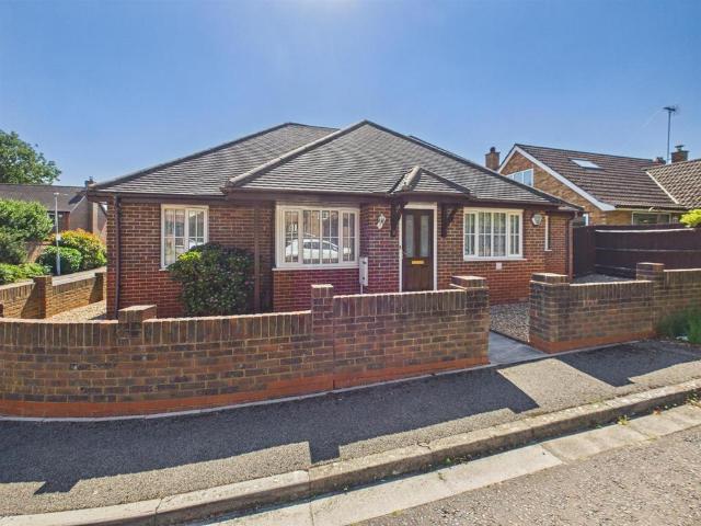 2 bedroom detached bungalow for sale