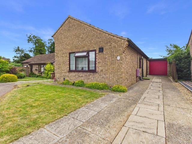2 bedroom detached bungalow for sale