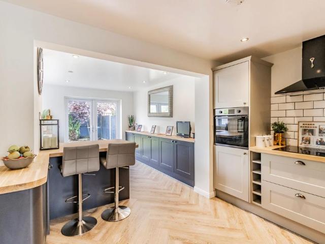 2 bedroom detached bungalow for sale