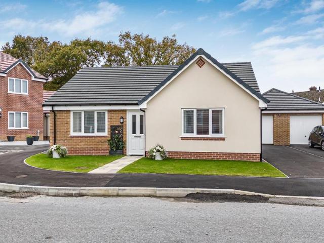 2 bedroom detached bungalow for sale