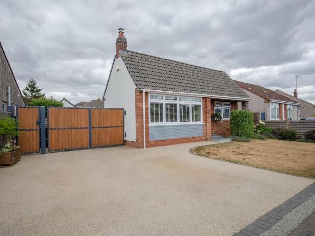 2 bedroom detached bungalow for sale
