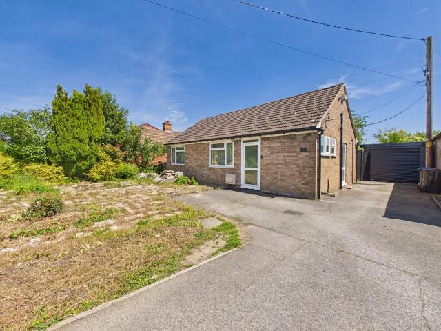 2 bedroom detached bungalow for sale