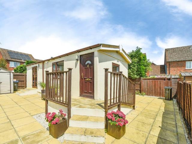 2 bedroom detached bungalow for sale