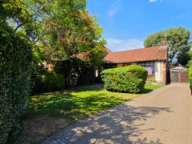 2 bedroom detached bungalow for sale