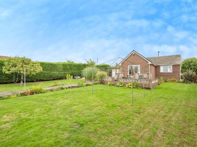 2 bedroom detached bungalow for sale