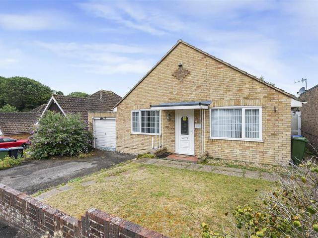 2 bedroom detached bungalow for sale