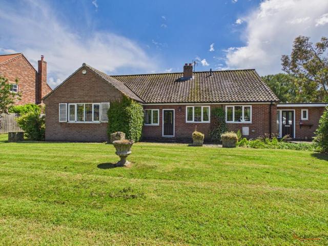 2 bedroom detached bungalow for sale