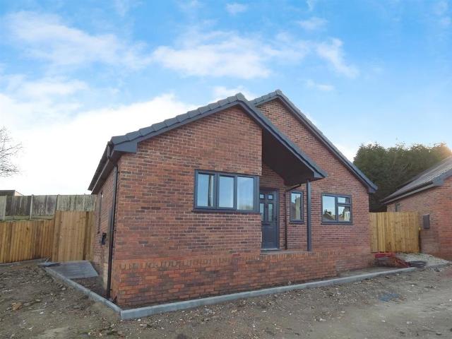 2 bedroom detached bungalow for sale