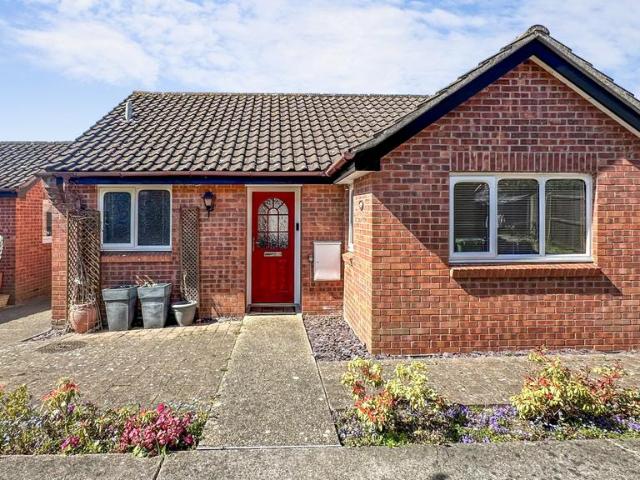 2 bedroom detached bungalow for sale