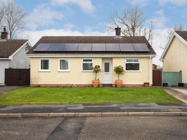 2 bedroom detached bungalow for sale