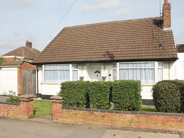 2 bedroom detached bungalow for sale