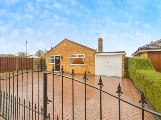 2 bedroom detached bungalow for sale