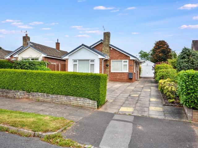 2 bedroom detached bungalow for sale