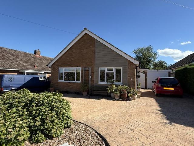 2 bedroom detached bungalow for sale