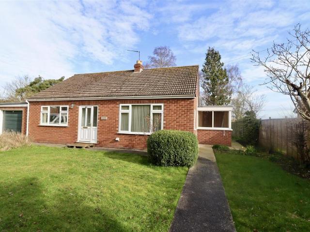 2 bedroom detached bungalow for sale