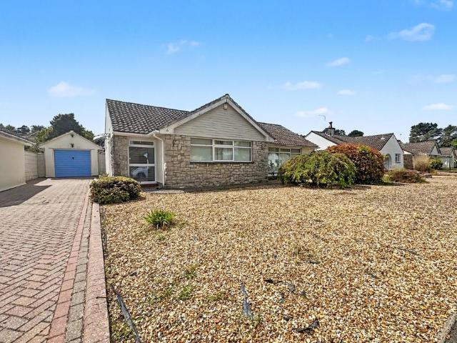 2 bedroom detached bungalow for sale