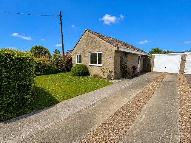 2 bedroom detached bungalow for sale