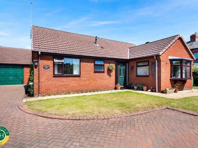 2 bedroom detached bungalow for sale