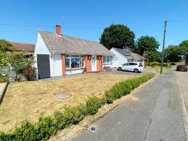 2 bedroom detached bungalow for sale
