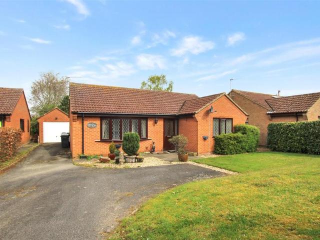 2 bedroom detached bungalow for sale