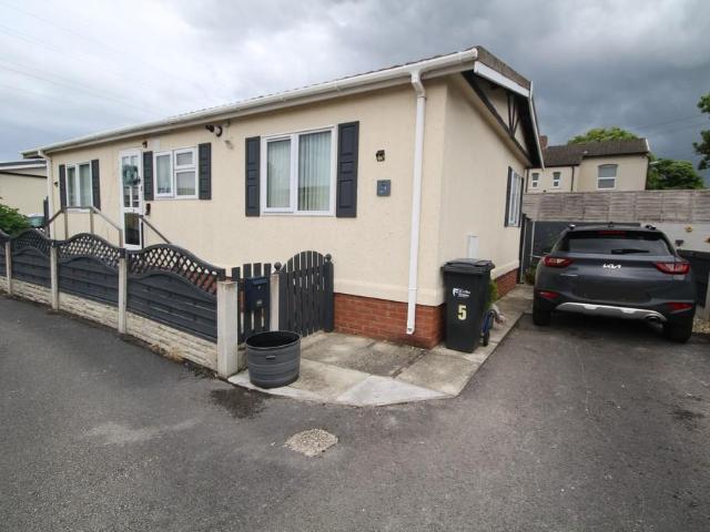 2 bedroom detached bungalow for sale