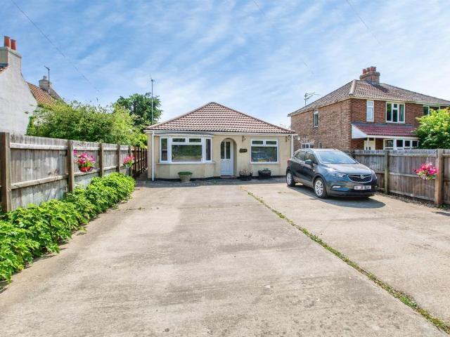 2 bedroom detached bungalow for sale