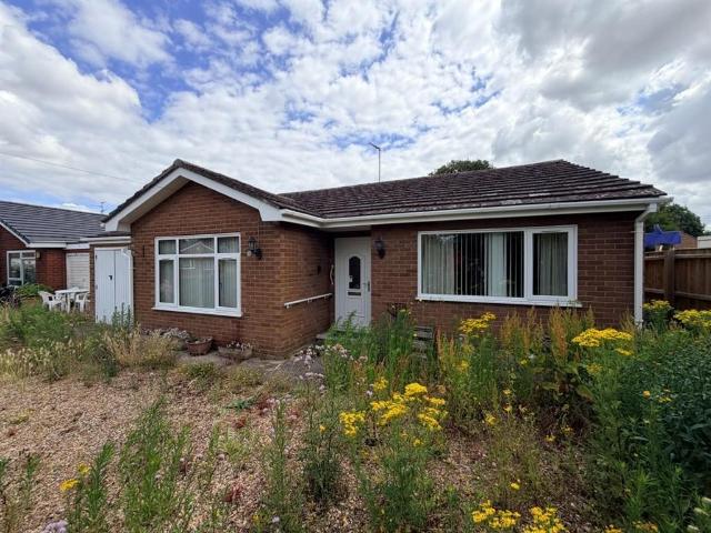 2 bedroom detached bungalow for sale