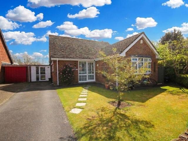2 bedroom detached bungalow for sale