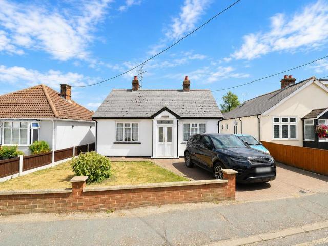 2 bedroom detached bungalow for sale