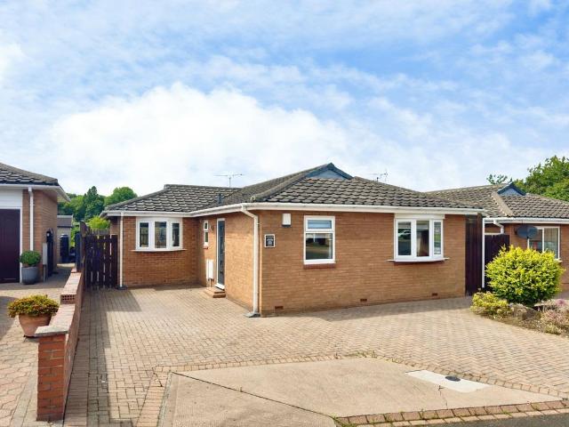 2 bedroom detached bungalow for sale