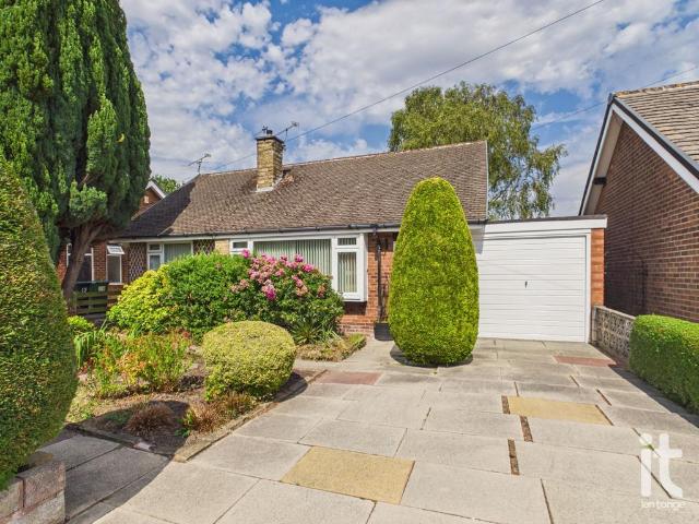 2 bedroom detached bungalow for sale