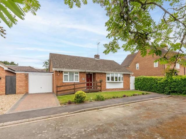2 bedroom detached bungalow for sale