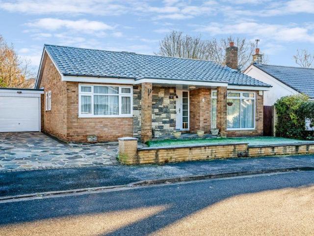 2 bedroom detached bungalow for sale