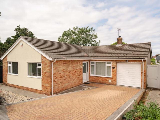 2 bedroom detached bungalow for sale