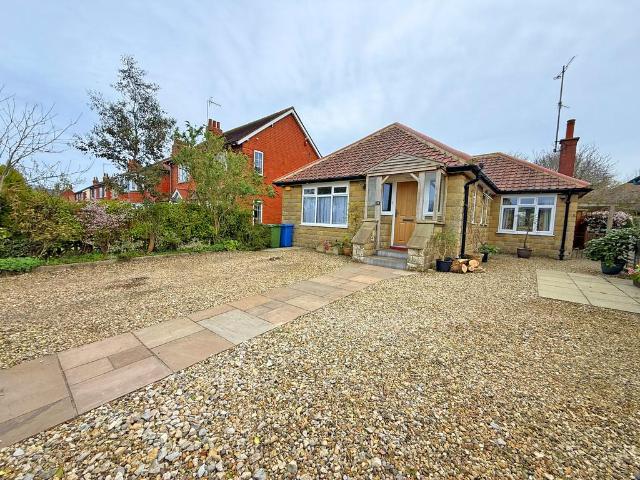 2 bedroom detached bungalow for sale