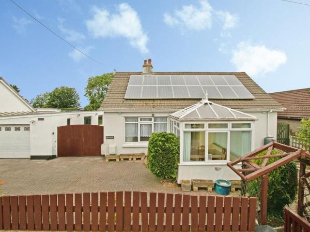2 bedroom detached bungalow for sale